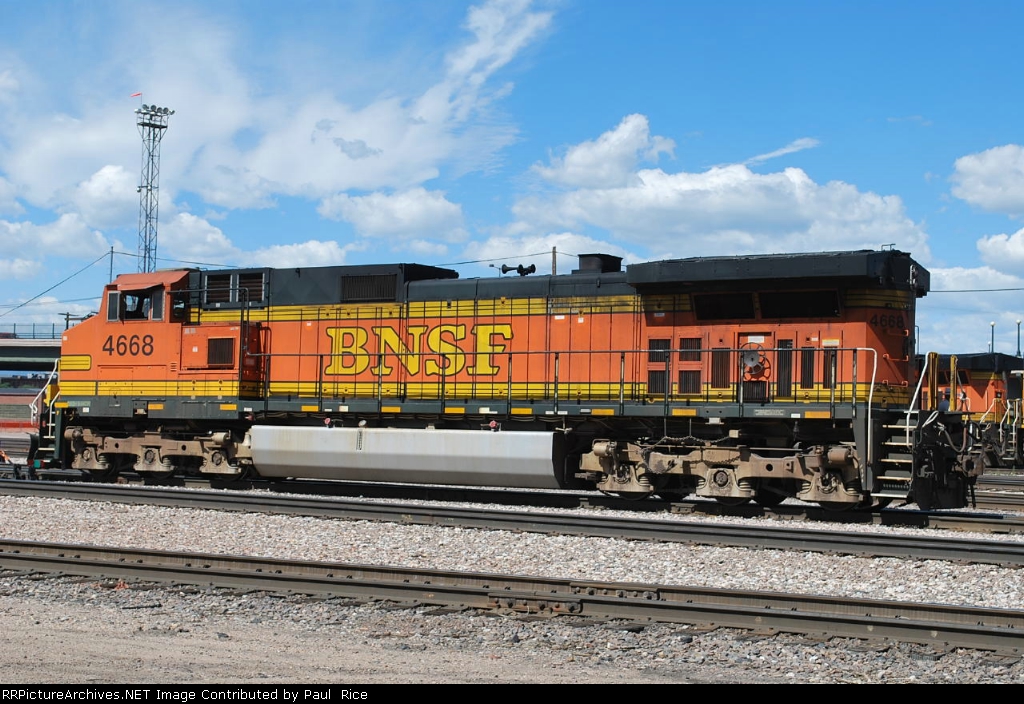 BNSF 4668